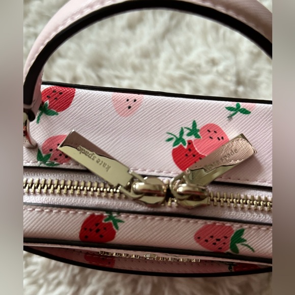 kate spade | Bags | Nwot Kate Spade Limited Edition Daisy Strawberry ...